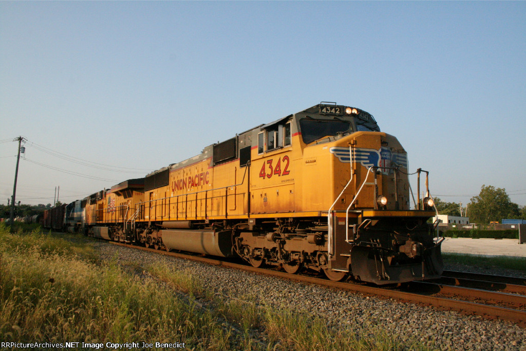UP 4342 on NS 38G